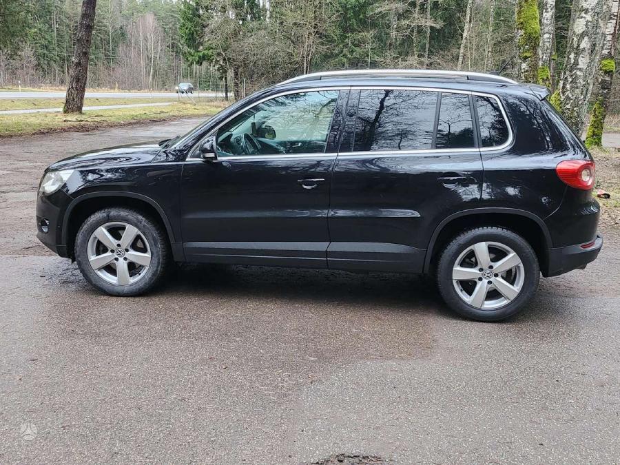 Melns Volkswagen Tiguan 2010 Tauragė, ar dzinēja tilpumu 1.97 L un nobraukumu 310 tūkst. km par 5700 €, foto 7 vietnē AUTOMOTO.COM.LV