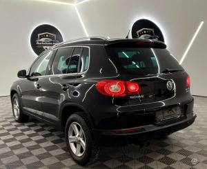 Black Volkswagen Tiguan 2011 in Marijampole, with an engine capacity of 2.00 L and mileage of 181 thousand km for 6450 €, photo 21 on AUTOMOTO.COM.LV