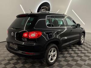 Black Volkswagen Tiguan 2011 in Marijampole, with an engine capacity of 2.00 L and mileage of 181 thousand km for 6450 €, photo 23 on AUTOMOTO.COM.LV