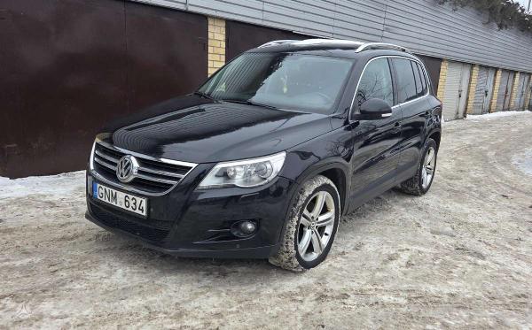 Melns Volkswagen Tiguan 2011 Viļņa, ar dzinēja tilpumu 2.00 L un nobraukumu 240 tūkst. km par 2900 €, foto 2 vietnē AUTOMOTO.COM.LV