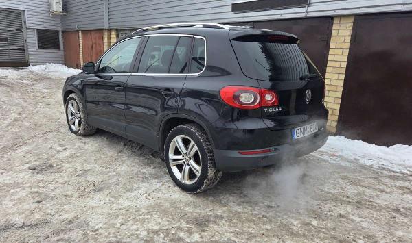 Melns Volkswagen Tiguan 2011 Viļņa, ar dzinēja tilpumu 2.00 L un nobraukumu 240 tūkst. km par 2900 €, foto 3 vietnē AUTOMOTO.COM.LV