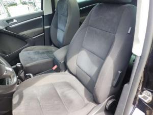 Black Volkswagen Tiguan 2012 in Prienai, with an engine capacity of 1.40 L and mileage of 202 thousand km for 6500 €, photo 14 on AUTOMOTO.COM.LV