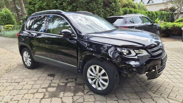 Black Volkswagen Tiguan 2013 in Kaunas, with an engine capacity of 2.00 L and mileage of 150 thousand km for 4500 €, photo 1 on AUTOMOTO.COM.LV