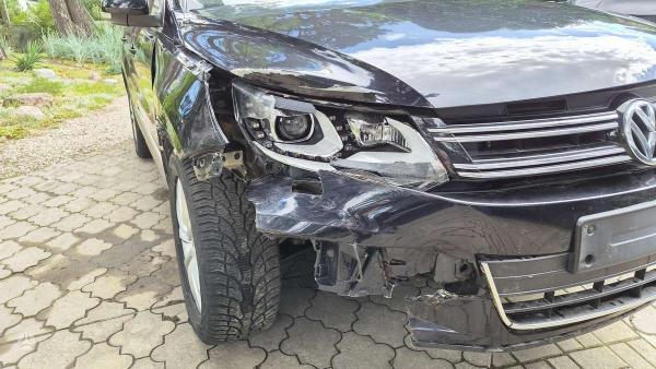 Black Volkswagen Tiguan 2013 in Kaunas, with an engine capacity of 2.00 L and mileage of 150 thousand km for 4500 €, photo 3 on AUTOMOTO.COM.LV