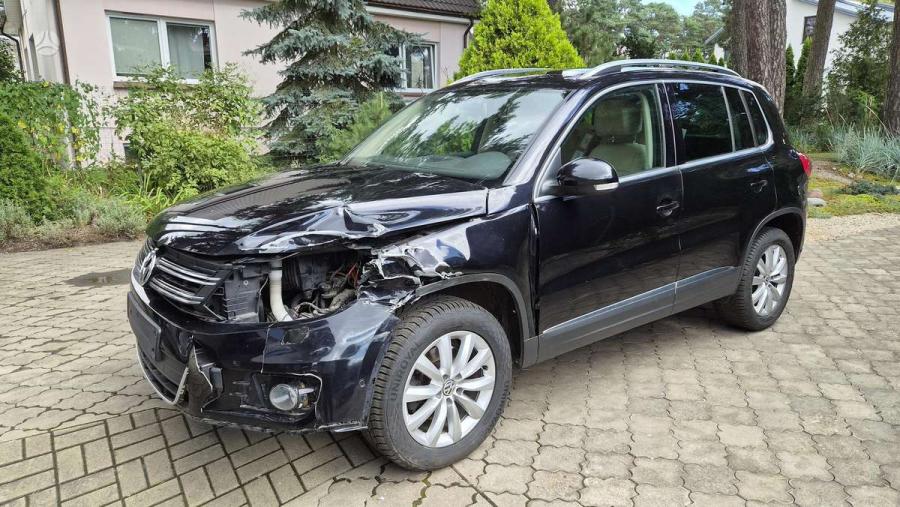 Melns Volkswagen Tiguan 2013 Kauņa, ar dzinēja tilpumu 2.00 L un nobraukumu 150 tūkst. km par 4500 €, foto 4 vietnē AUTOMOTO.COM.LV