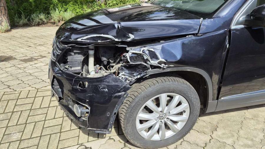 Melns Volkswagen Tiguan 2013 Kauņa, ar dzinēja tilpumu 2.00 L un nobraukumu 150 tūkst. km par 4500 €, foto 5 vietnē AUTOMOTO.COM.LV