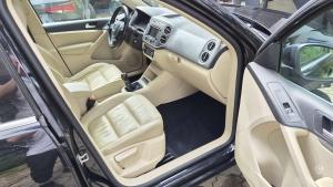 Melns Volkswagen Tiguan 2013 Kauņa, ar dzinēja tilpumu 2.00 L un nobraukumu 150 tūkst. km par 4500 €, foto 10 vietnē AUTOMOTO.COM.LV