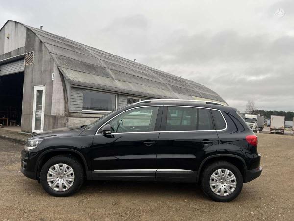 Melns Volkswagen Tiguan 2014 Utena, ar dzinēja tilpumu 2.00 L un nobraukumu 188 tūkst. km par 10300 €, foto 4 vietnē AUTOMOTO.COM.LV