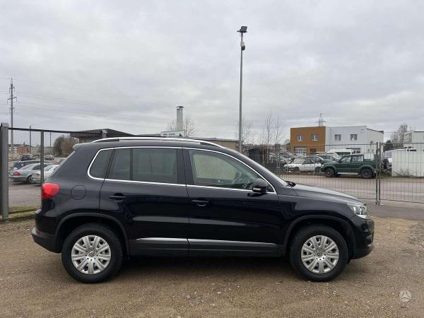 Melns Volkswagen Tiguan 2014 Utena, ar dzinēja tilpumu 2.00 L un nobraukumu 188 tūkst. km par 10300 €, foto 5 vietnē AUTOMOTO.COM.LV