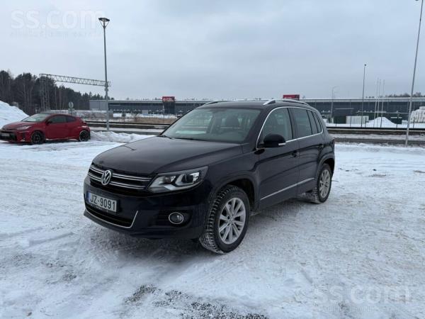 Black Volkswagen Tiguan 2015 in Riga, with an engine capacity of 2.00 L and mileage of 137 thousand km for 11500 €, photo 1 on AUTOMOTO.COM.LV