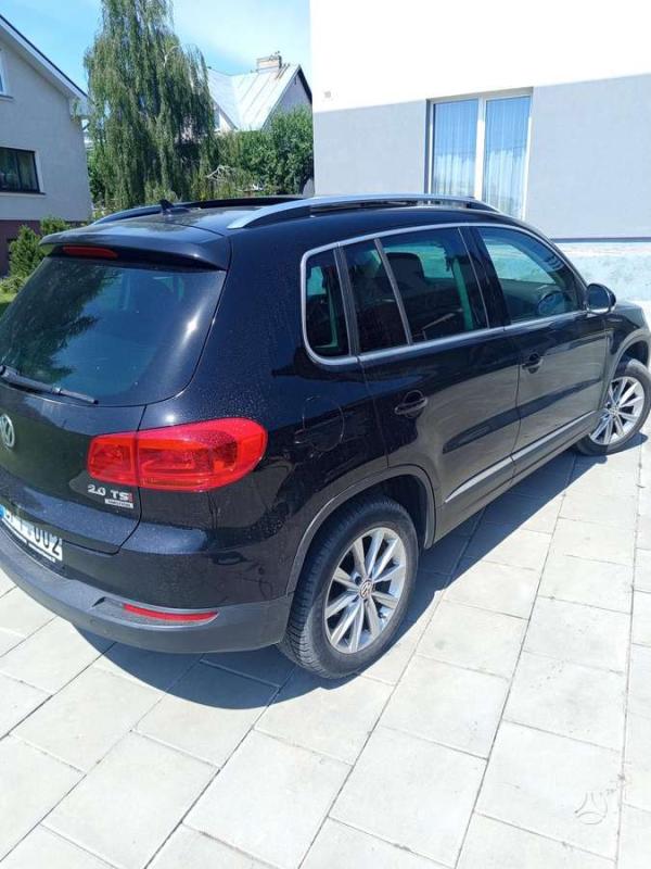 Black Volkswagen Tiguan 2015 in Vilnius, with an engine capacity of 2.00 L and mileage of 119 thousand km for 8200 €, photo 3 on AUTOMOTO.COM.LV