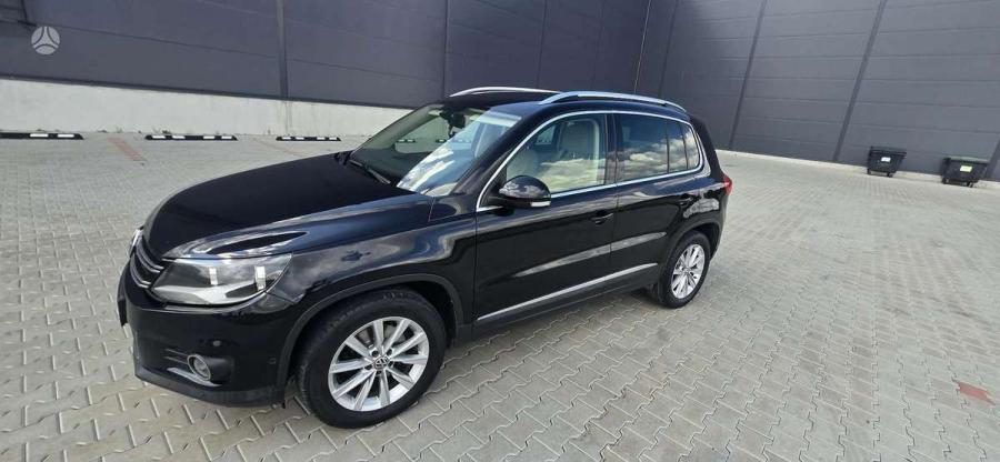 Black Volkswagen Tiguan 2015 in Siauliai, with an engine capacity of 1.97 L and mileage of 247 thousand km for 9450 €, photo 1 on AUTOMOTO.COM.LV