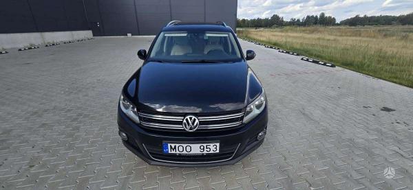 Фольксваген Тигуан 2015 в Шяуляй на AUTOMOTO.COM.LV Черный Фольксваген Тигуан 2015 в Шяуляй, объемом двигателя 1.97 л и пробегом 247 тыс. км за 9450 €, фото 6 на AUTOMOTO.COM.LV