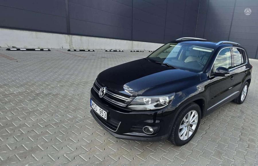 Black Volkswagen Tiguan 2015 in Siauliai, with an engine capacity of 1.97 L and mileage of 247 thousand km for 9450 €, photo 7 on AUTOMOTO.COM.LV
