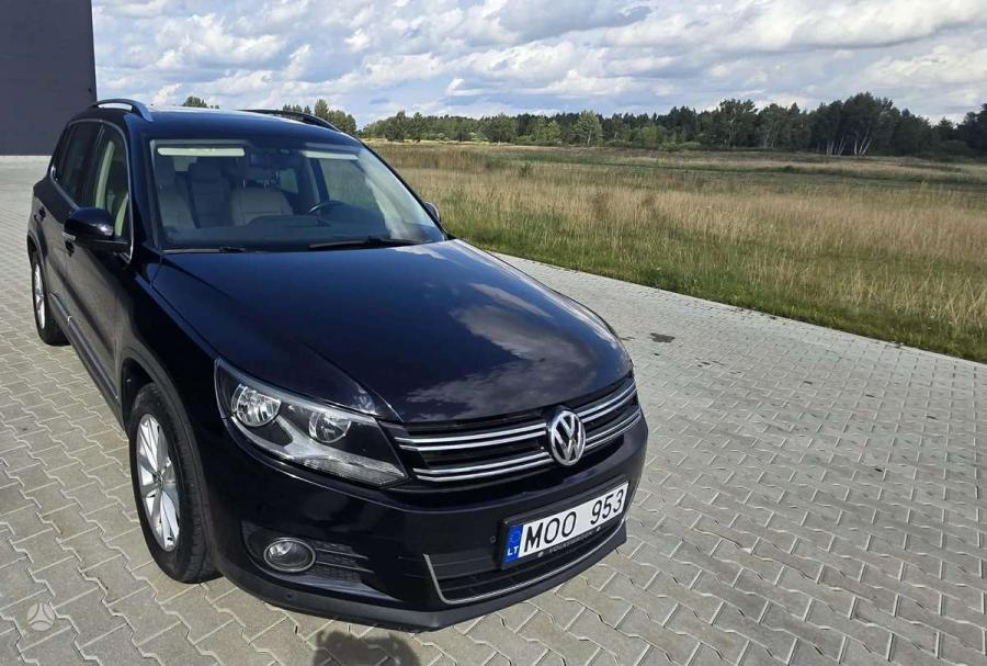 Black Volkswagen Tiguan 2015 in Siauliai, with an engine capacity of 1.97 L and mileage of 247 thousand km for 9450 €, photo 9 on AUTOMOTO.COM.LV