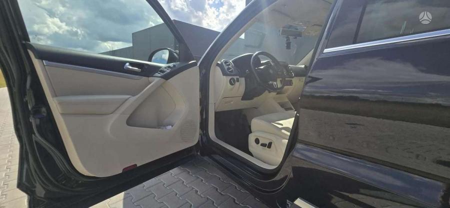 Black Volkswagen Tiguan 2015 in Siauliai, with an engine capacity of 1.97 L and mileage of 247 thousand km for 9450 €, photo 21 on AUTOMOTO.COM.LV