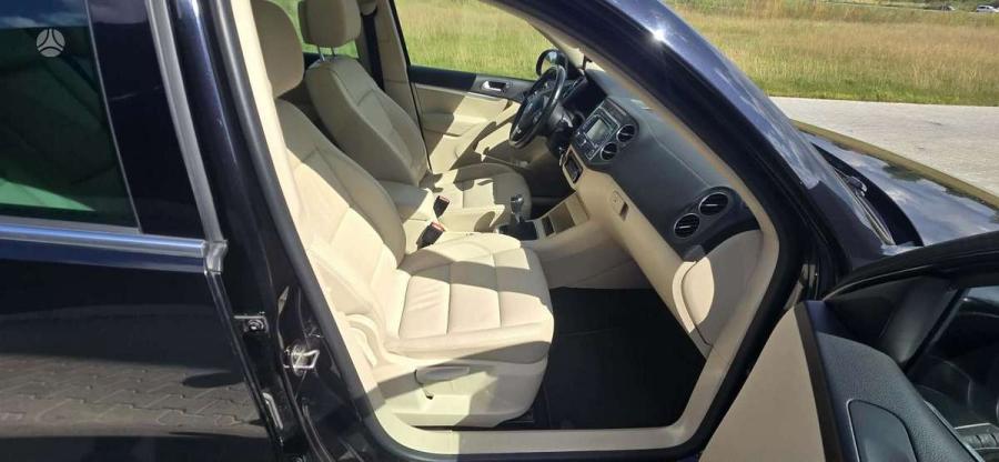 Black Volkswagen Tiguan 2015 in Siauliai, with an engine capacity of 1.97 L and mileage of 247 thousand km for 9450 €, photo 23 on AUTOMOTO.COM.LV