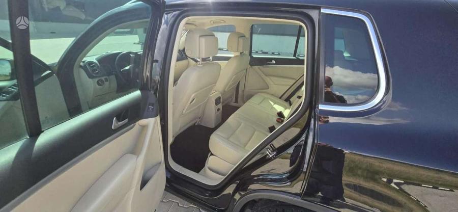 Black Volkswagen Tiguan 2015 in Siauliai, with an engine capacity of 1.97 L and mileage of 247 thousand km for 9450 €, photo 24 on AUTOMOTO.COM.LV