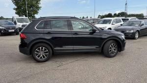 Black Volkswagen Tiguan 2017 in Marijampole, with an engine capacity of 2.00 L and mileage of 201 thousand km for 15650 €, photo 3 on AUTOMOTO.COM.LV
