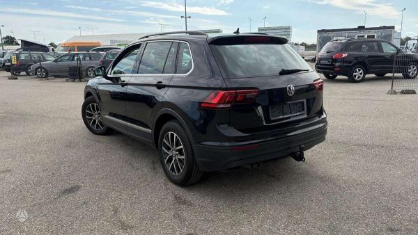 Black Volkswagen Tiguan 2017 in Marijampole, with an engine capacity of 2.00 L and mileage of 201 thousand km for 15650 €, photo 5 on AUTOMOTO.COM.LV