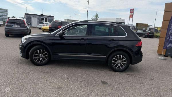 Black Volkswagen Tiguan 2017 in Marijampole, with an engine capacity of 2.00 L and mileage of 201 thousand km for 15650 €, photo 6 on AUTOMOTO.COM.LV