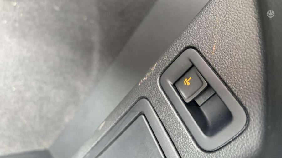Black Volkswagen Tiguan 2017 in Marijampole, with an engine capacity of 2.00 L and mileage of 201 thousand km for 15650 €, photo 11 on AUTOMOTO.COM.LV