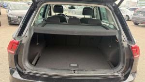 Black Volkswagen Tiguan 2017 in Marijampole, with an engine capacity of 2.00 L and mileage of 201 thousand km for 15650 €, photo 12 on AUTOMOTO.COM.LV