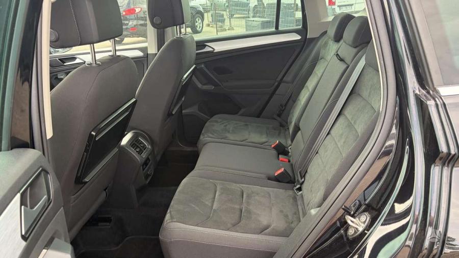 Black Volkswagen Tiguan 2017 in Marijampole, with an engine capacity of 2.00 L and mileage of 201 thousand km for 15650 €, photo 15 on AUTOMOTO.COM.LV