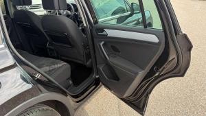 Black Volkswagen Tiguan 2017 in Marijampole, with an engine capacity of 2.00 L and mileage of 201 thousand km for 15650 €, photo 16 on AUTOMOTO.COM.LV