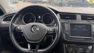 Black Volkswagen Tiguan 2017 in Marijampole, with an engine capacity of 2.00 L and mileage of 201 thousand km for 15650 €, photo 18 on AUTOMOTO.COM.LV