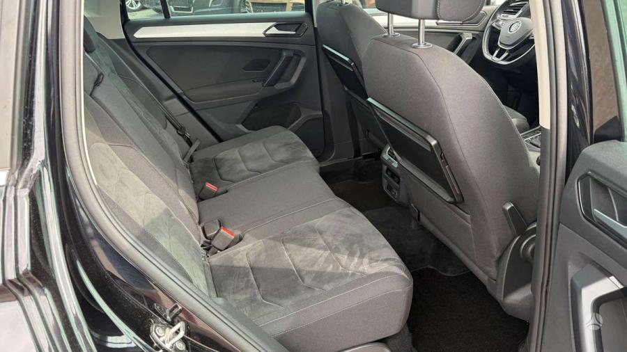 Black Volkswagen Tiguan 2017 in Marijampole, with an engine capacity of 2.00 L and mileage of 201 thousand km for 15650 €, photo 19 on AUTOMOTO.COM.LV
