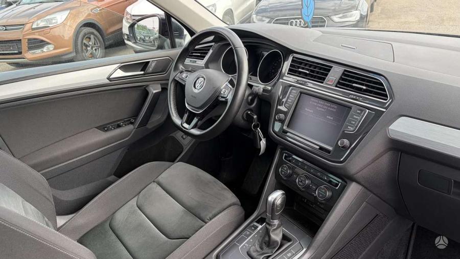 Black Volkswagen Tiguan 2017 in Marijampole, with an engine capacity of 2.00 L and mileage of 201 thousand km for 15650 €, photo 20 on AUTOMOTO.COM.LV