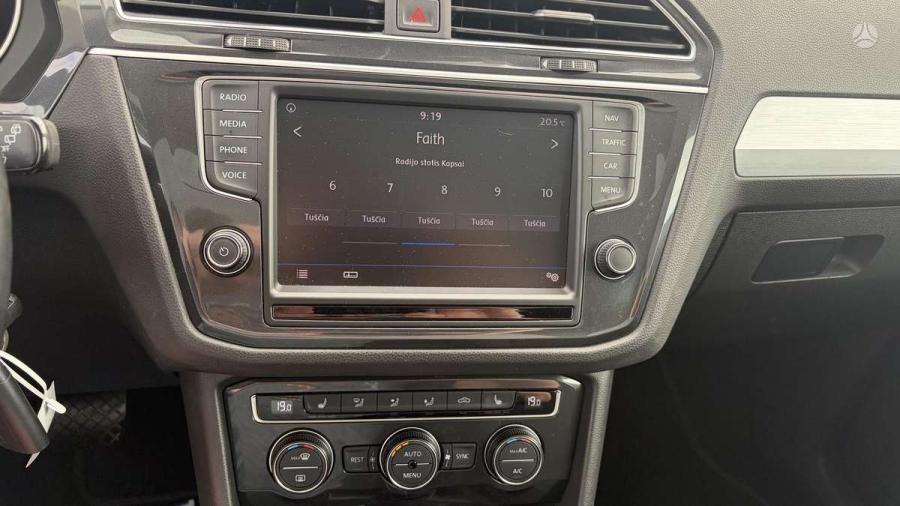 Black Volkswagen Tiguan 2017 in Marijampole, with an engine capacity of 2.00 L and mileage of 201 thousand km for 15650 €, photo 24 on AUTOMOTO.COM.LV