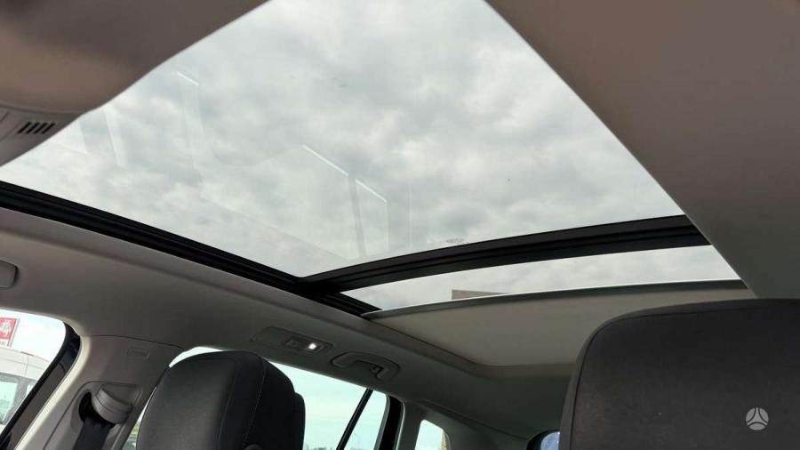 Black Volkswagen Tiguan 2017 in Marijampole, with an engine capacity of 2.00 L and mileage of 201 thousand km for 15650 €, photo 25 on AUTOMOTO.COM.LV