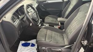 Black Volkswagen Tiguan 2017 in Marijampole, with an engine capacity of 2.00 L and mileage of 201 thousand km for 15650 €, photo 26 on AUTOMOTO.COM.LV