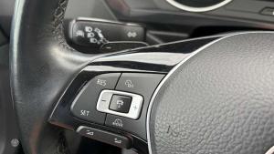 Black Volkswagen Tiguan 2017 in Marijampole, with an engine capacity of 2.00 L and mileage of 201 thousand km for 15650 €, photo 31 on AUTOMOTO.COM.LV