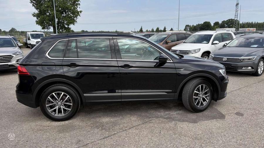 Black Volkswagen Tiguan 2017 in Marijampole, with an engine capacity of 2.00 L and mileage of 201 thousand km for 15100 €, photo 4 on AUTOMOTO.COM.LV
