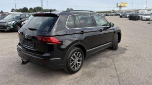 Black Volkswagen Tiguan 2017 in Marijampole, with an engine capacity of 2.00 L and mileage of 201 thousand km for 15100 €, photo 5 on AUTOMOTO.COM.LV