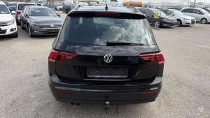 Black Volkswagen Tiguan 2017 in Marijampole, with an engine capacity of 2.00 L and mileage of 201 thousand km for 15100 €, photo 6 on AUTOMOTO.COM.LV