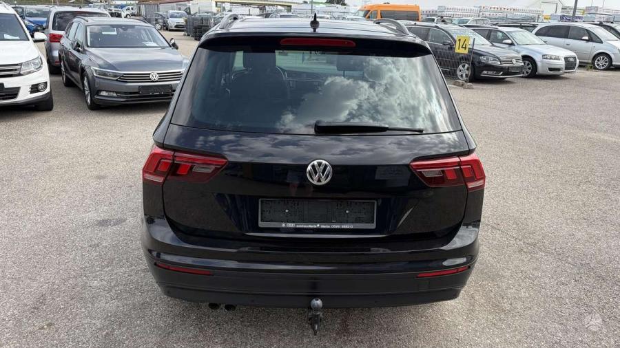 Black Volkswagen Tiguan 2017 in Marijampole, with an engine capacity of 2.00 L and mileage of 201 thousand km for 15100 €, photo 6 on AUTOMOTO.COM.LV