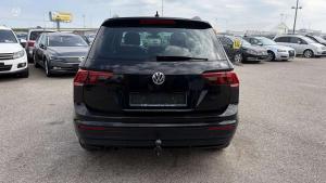 Black Volkswagen Tiguan 2017 in Marijampole, with an engine capacity of 2.00 L and mileage of 201 thousand km for 15100 €, photo 7 on AUTOMOTO.COM.LV
