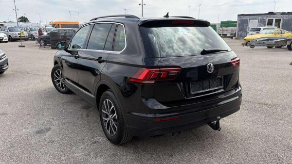 Black Volkswagen Tiguan 2017 in Marijampole, with an engine capacity of 2.00 L and mileage of 201 thousand km for 15100 €, photo 7 on AUTOMOTO.COM.LV