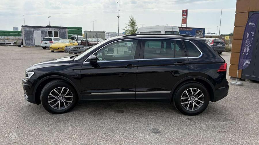 Black Volkswagen Tiguan 2017 in Marijampole, with an engine capacity of 2.00 L and mileage of 201 thousand km for 15100 €, photo 9 on AUTOMOTO.COM.LV