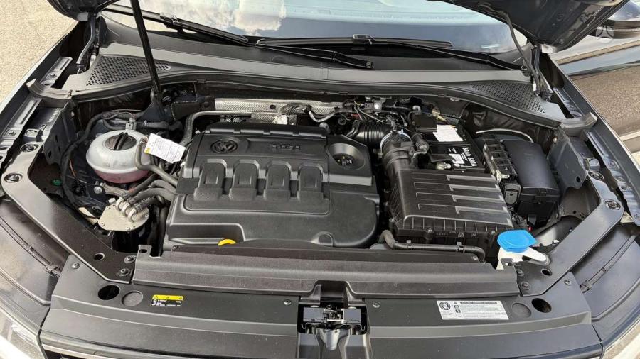 Black Volkswagen Tiguan 2017 in Marijampole, with an engine capacity of 2.00 L and mileage of 201 thousand km for 15100 €, photo 13 on AUTOMOTO.COM.LV
