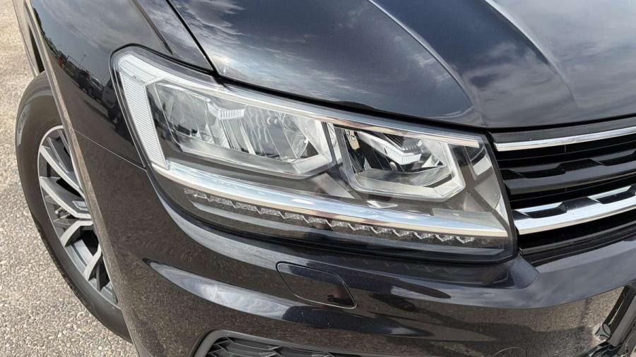 Black Volkswagen Tiguan 2017 in Marijampole, with an engine capacity of 2.00 L and mileage of 201 thousand km for 15100 €, photo 19 on AUTOMOTO.COM.LV