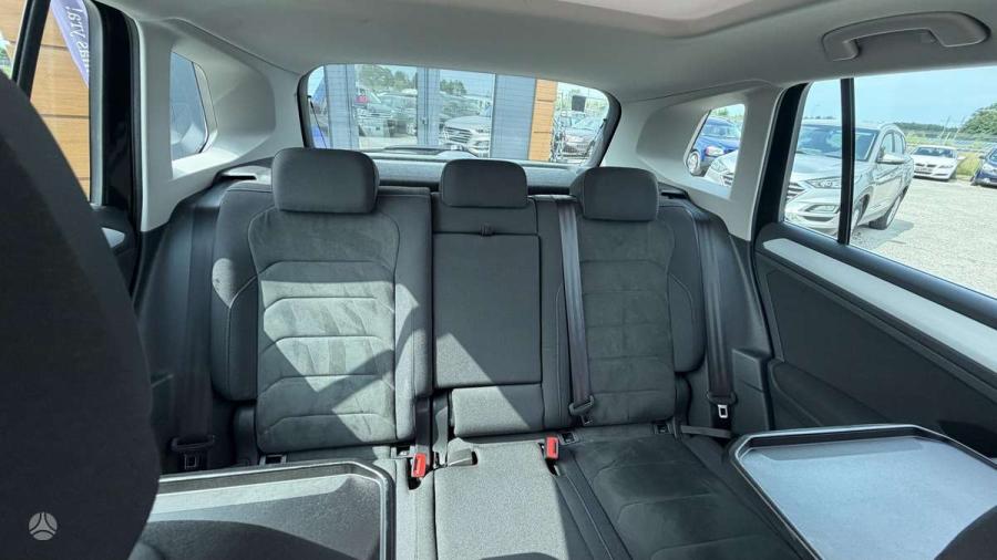Black Volkswagen Tiguan 2017 in Marijampole, with an engine capacity of 2.00 L and mileage of 201 thousand km for 15100 €, photo 21 on AUTOMOTO.COM.LV