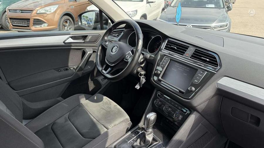Black Volkswagen Tiguan 2017 in Marijampole, with an engine capacity of 2.00 L and mileage of 201 thousand km for 15100 €, photo 22 on AUTOMOTO.COM.LV