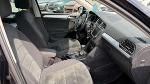 Black Volkswagen Tiguan 2017 in Marijampole, with an engine capacity of 2.00 L and mileage of 201 thousand km for 15100 €, photo 23 on AUTOMOTO.COM.LV