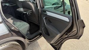 Black Volkswagen Tiguan 2017 in Marijampole, with an engine capacity of 2.00 L and mileage of 201 thousand km for 15100 €, photo 24 on AUTOMOTO.COM.LV