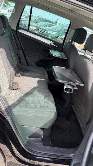 Black Volkswagen Tiguan 2017 in Marijampole, with an engine capacity of 2.00 L and mileage of 201 thousand km for 15100 €, photo 25 on AUTOMOTO.COM.LV